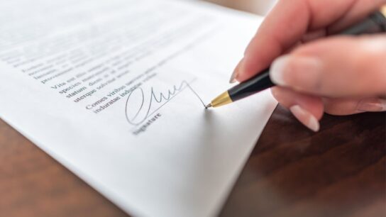 How to sign off a cover letter | CV Whizz